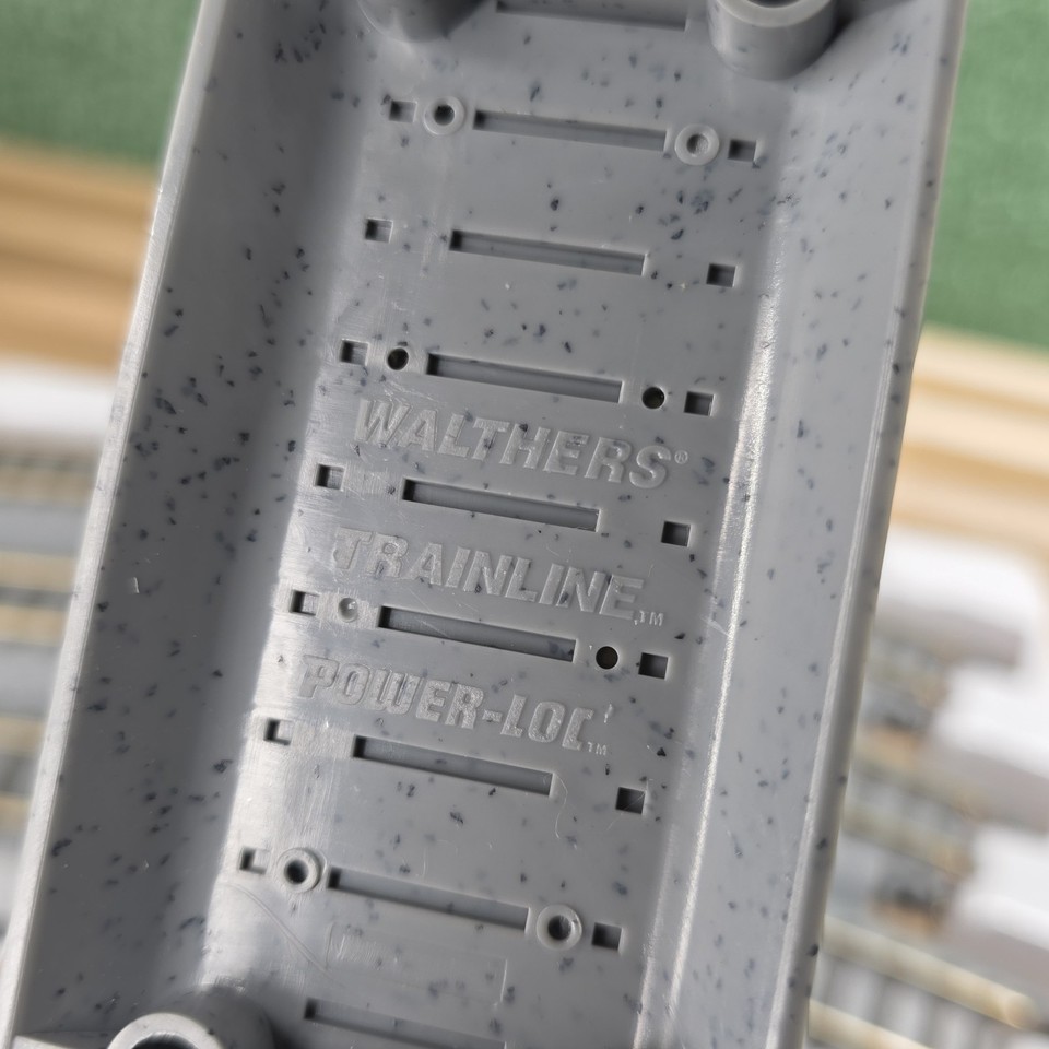 Walthers Trainline HO Power-Loc Track 6 Curve, 4 Straight Gray Tracks ...