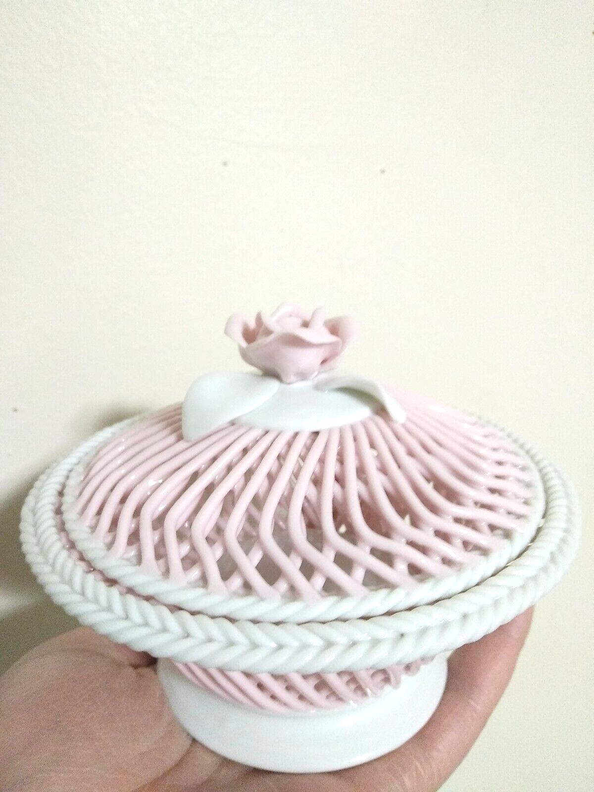 VTG Scalloped Reticulated PORCELAIN PINK LACE PINK ROSE TRINKET ...