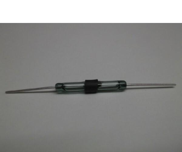 4X latching reed switch for coach lightingor building engine sheds etc ...