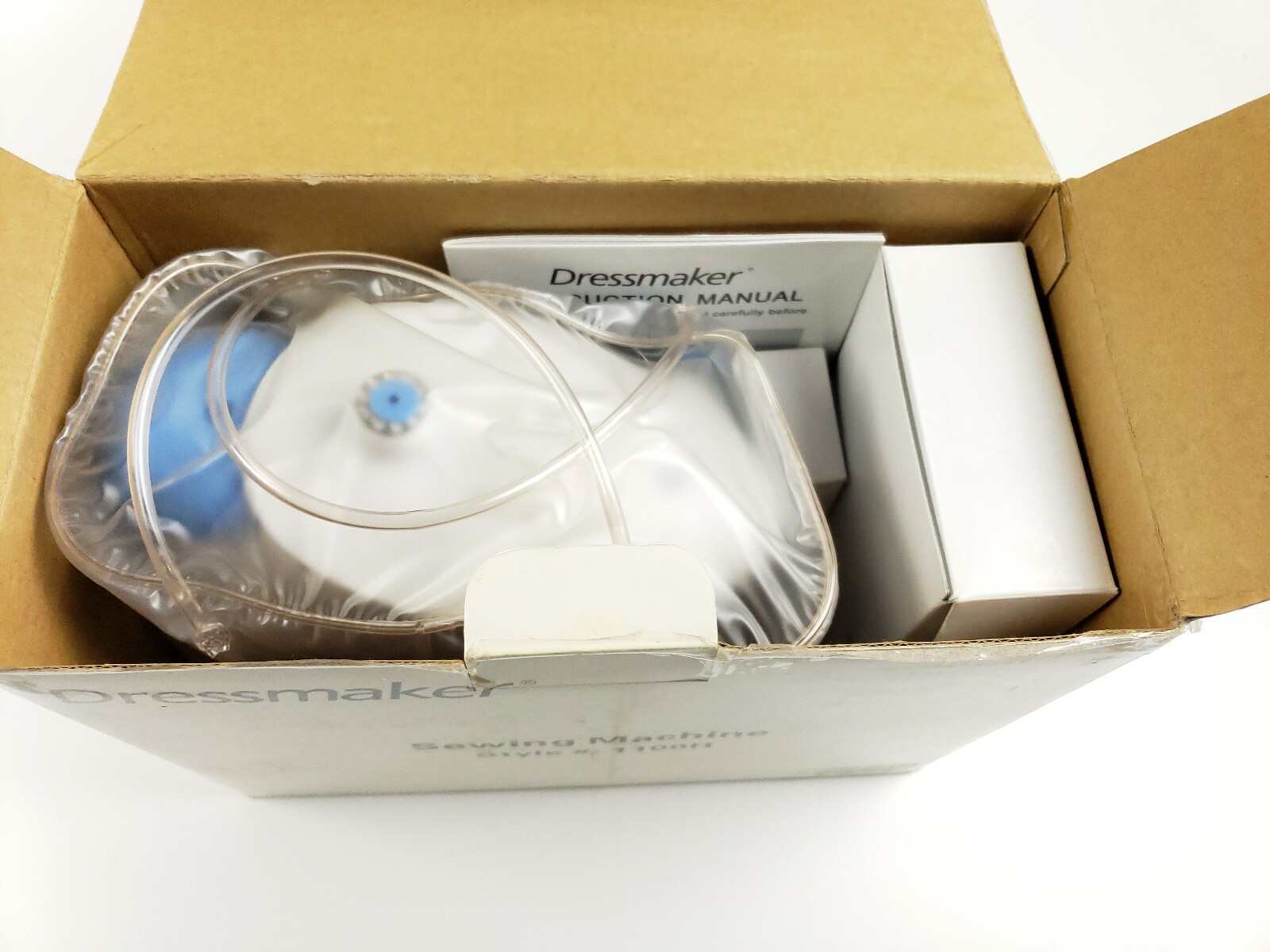 Dressmaker Portable Sewing Machine Style 1100H White | eBay