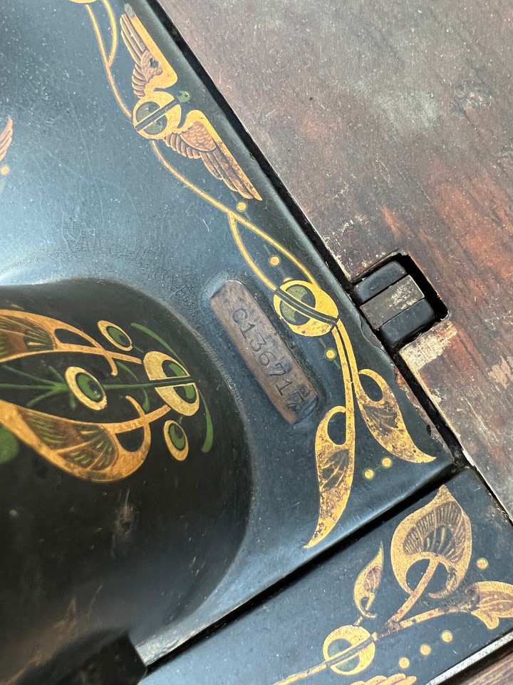 1905-1915 Free No. 5 in Oak Cabinet Treadle Sewing Machine - RARE ...