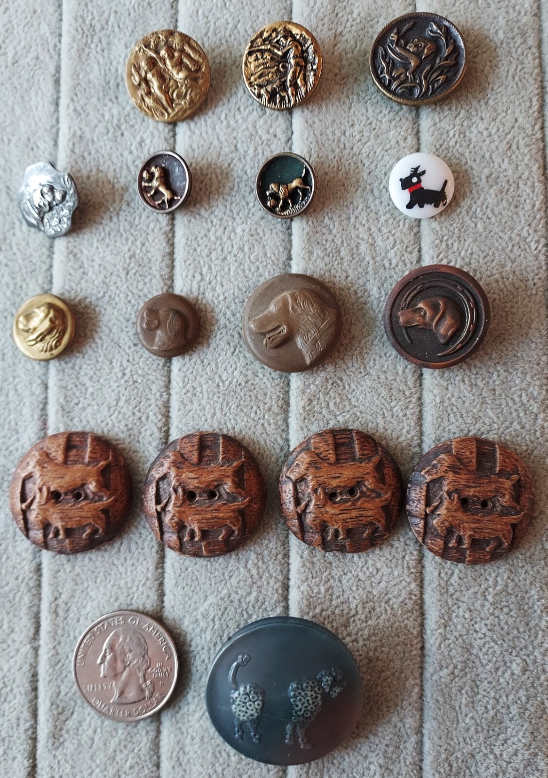 16 Vintage Buttons Showing a Variety of Dogs: Poodle, Scottie, Hunting ...