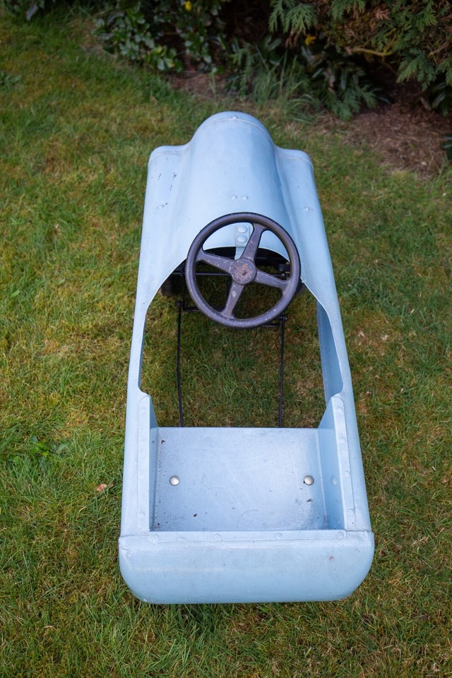 VINTAGE TRIANG T30 LIGHTNING TIN-PLATE RIDE-ON PEDAL CAR TOY | eBay UK