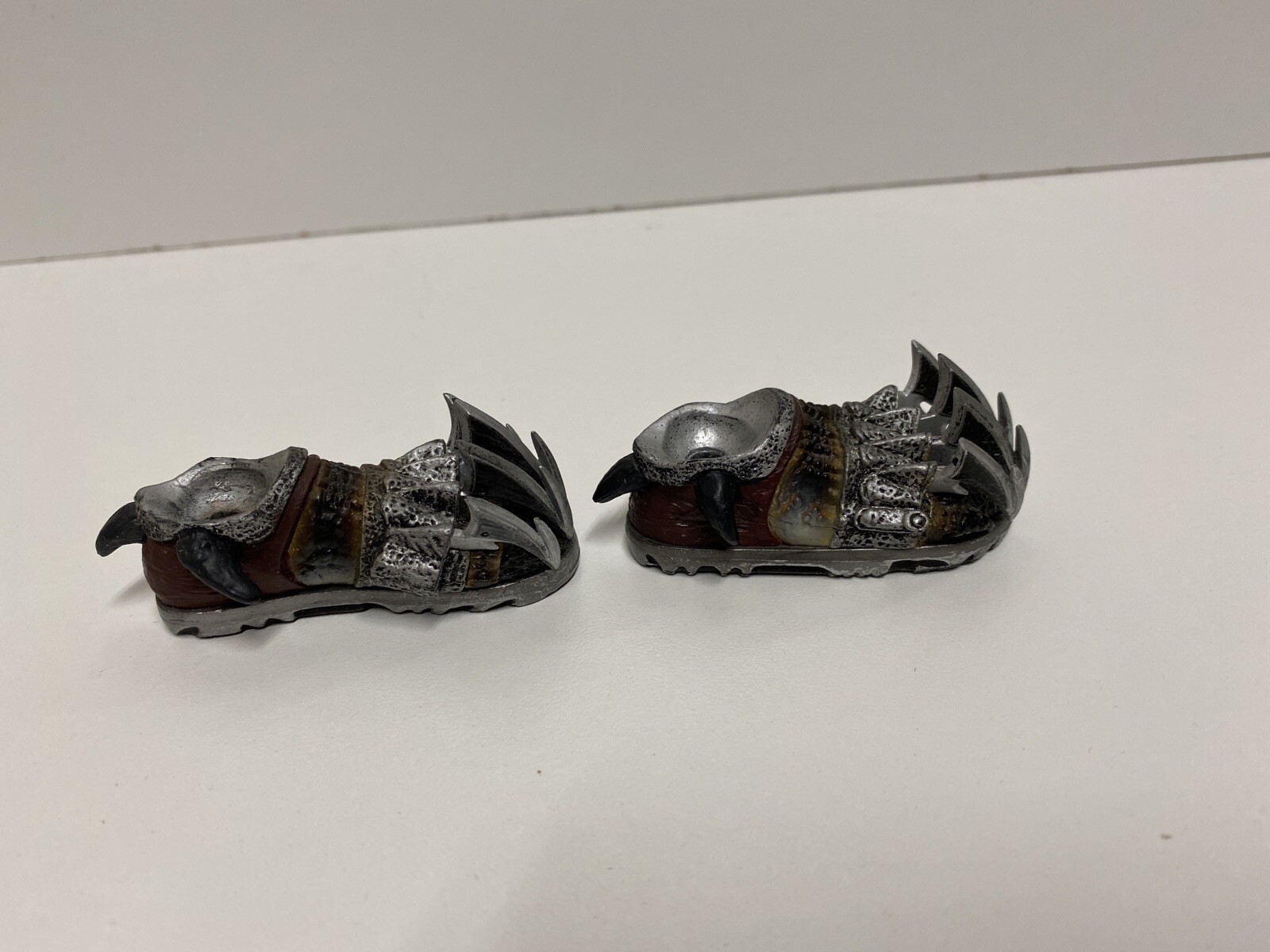 Hot Toys Predator 1:6 Original Part Elder Predator Feet MMS 16 | eBay
