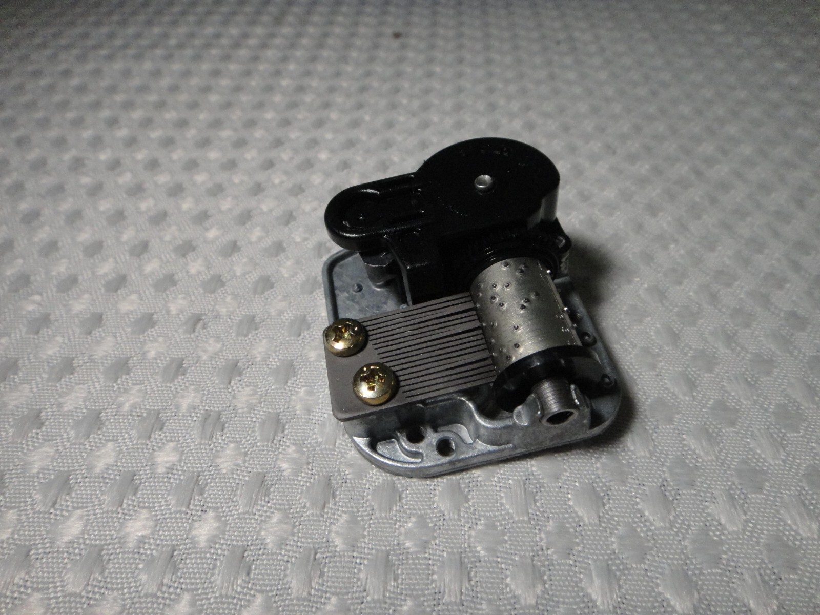 Music Box Movement Wind Up Mechanism Works Plays "Anniversary Waltz" W ...