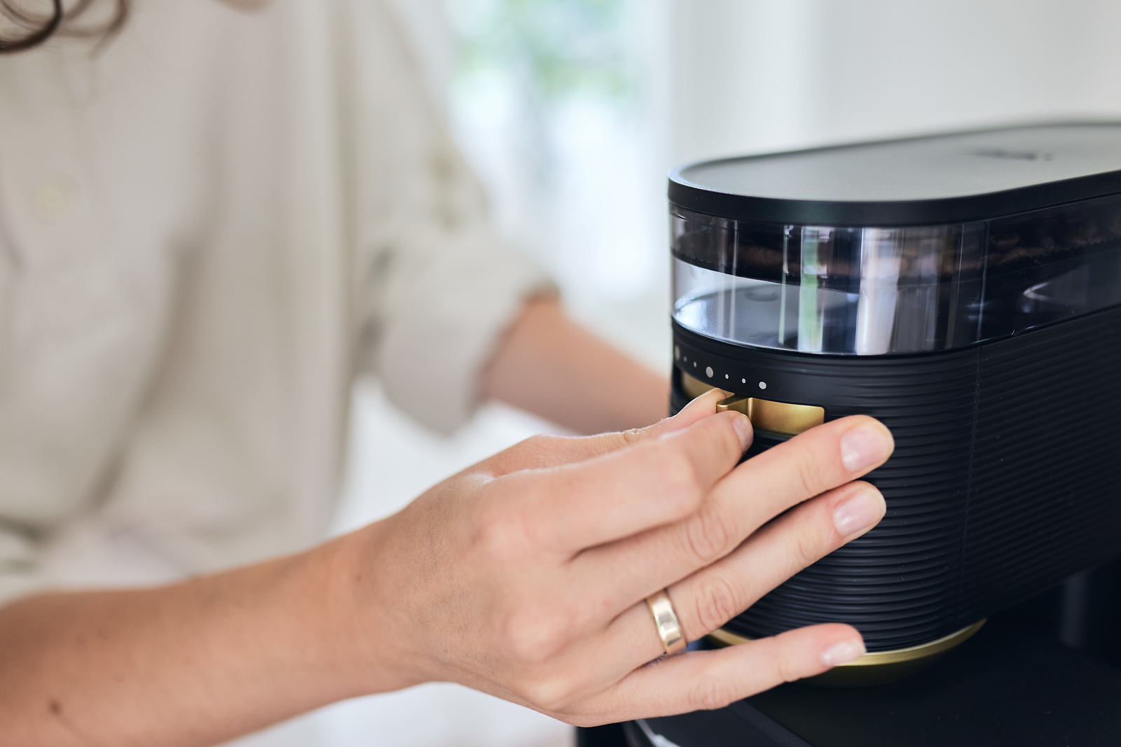 MELITTA Filterkaffeemaschine mit Mühle epos 1024-02 schwarz gold Pour ...