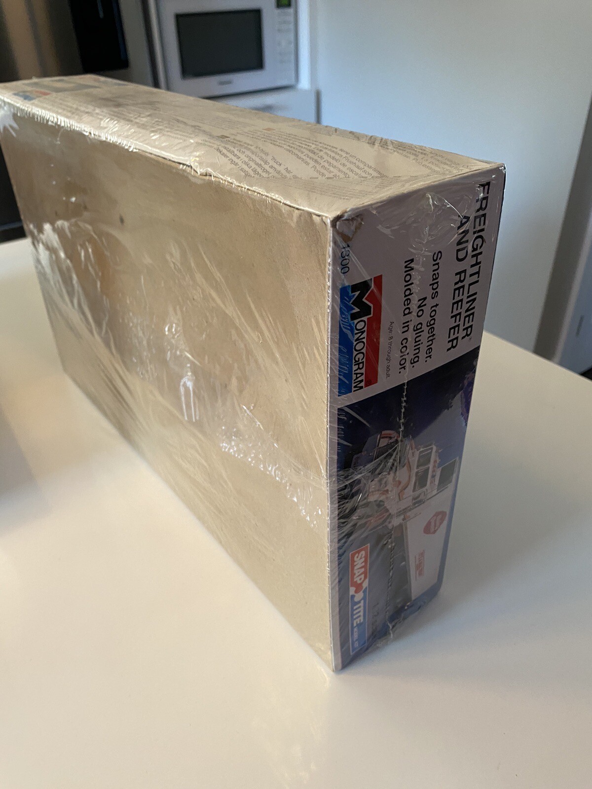 Monogram Snap-Tite Freightliner Dairy Queen Semi Truck model kits 1/32 ...