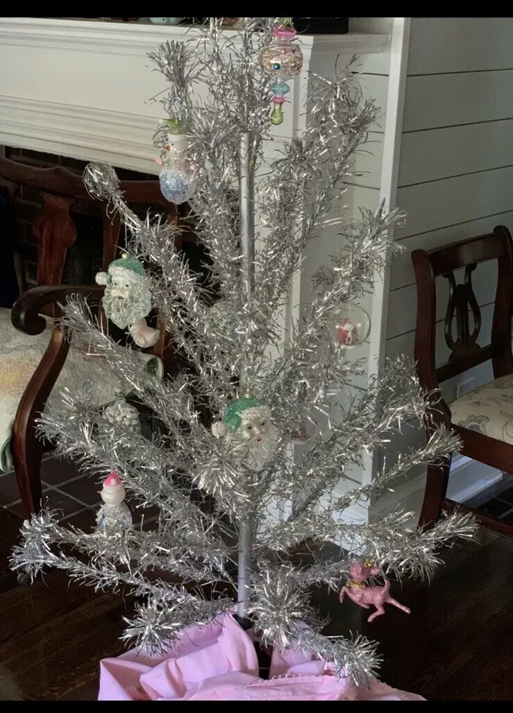 Old Fashioned Christmas Tree With Tinsel