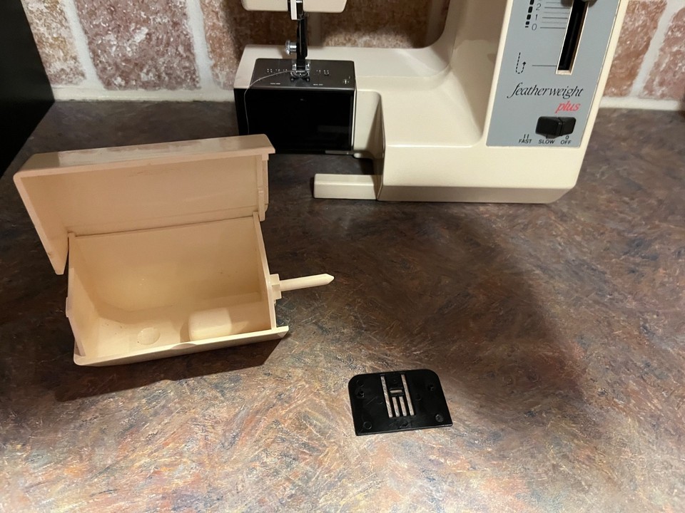 Singer Rare Model 324 White Featherweight Plus Sewing Machine No Power ...