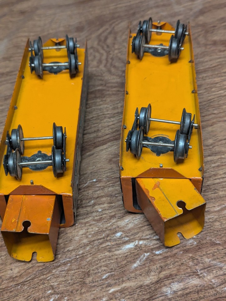 LOT of 2 Lionel Junior STREAMLINE Coach Passenger Cars MARKED "LIONEL ...