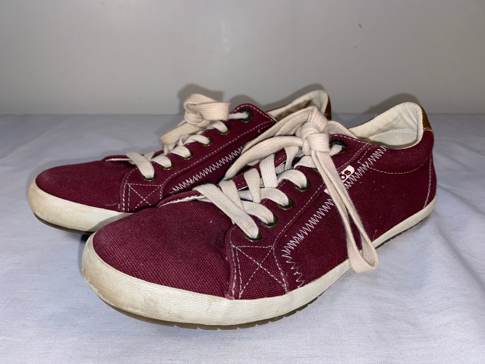 TAOS Star Burst Sneaker Shoes Women's Cranberry Red C… - Gem