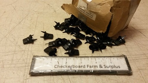 Qty-100 NOS TRW Turnbutton Fastener B410-410A 211432 Neider 40 32 ...