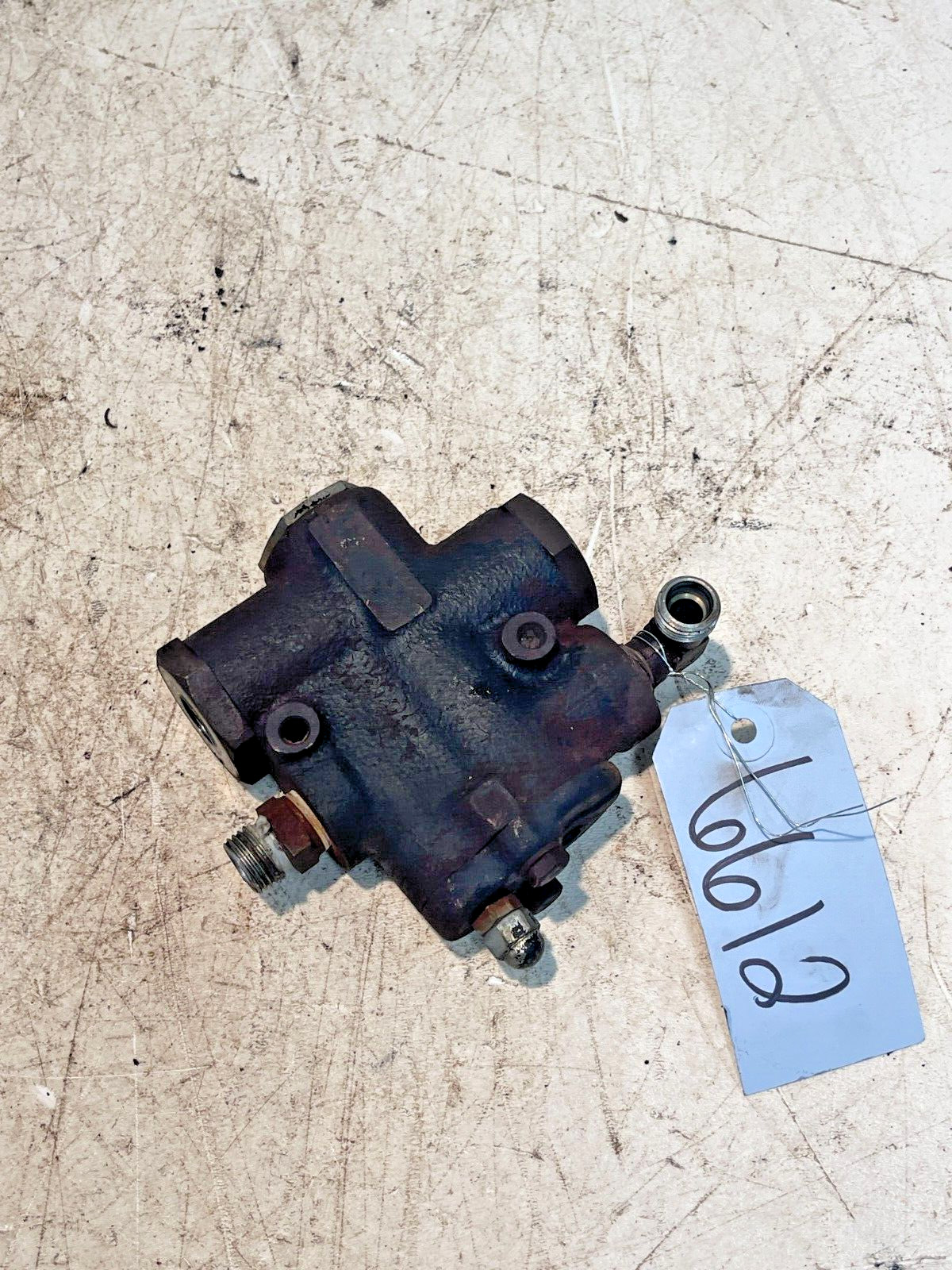 Satoh Bison S-650G Tractor Hydraulic Valve - Aplicom