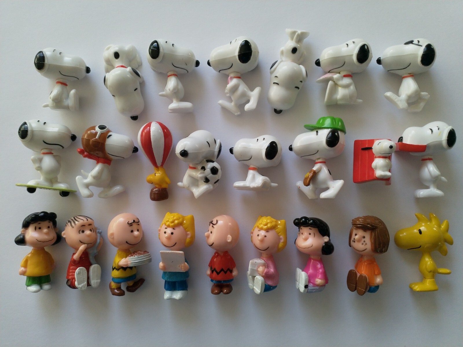 THE PEANUTS SNOOPY BIP FIGURINES SET - VINTAGE FIGURES COLLECTIBLES ...