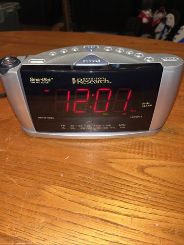 Emerson Research Smart Set Time Projector Dual Alarm Digital Clock ...