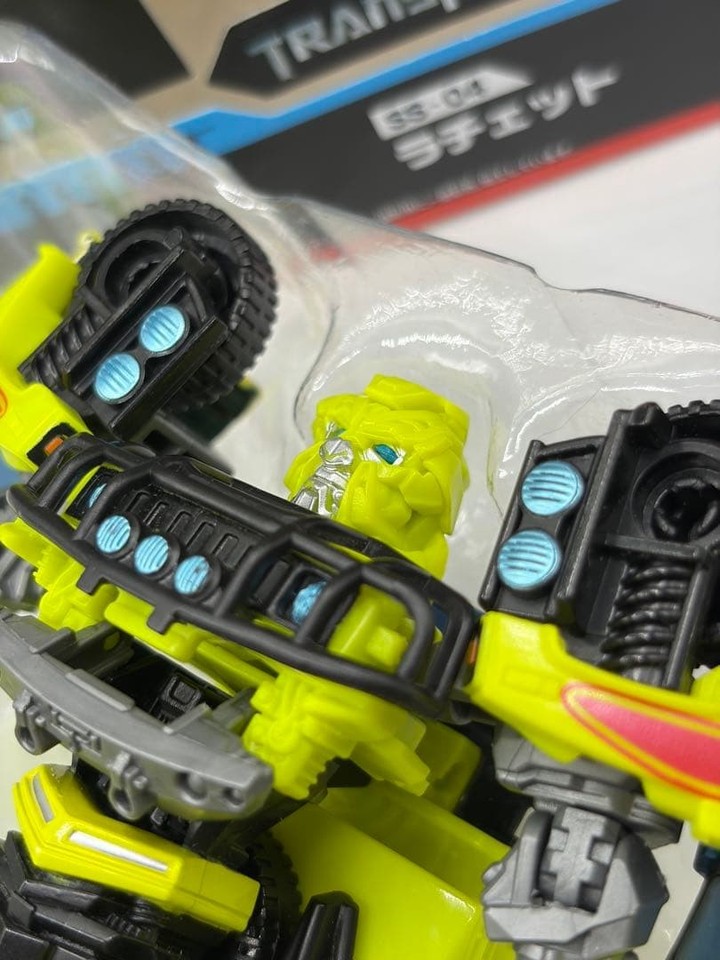 Takara Tomy Studio Series Ratchet Transformer Yellow Figure with Weapon ...