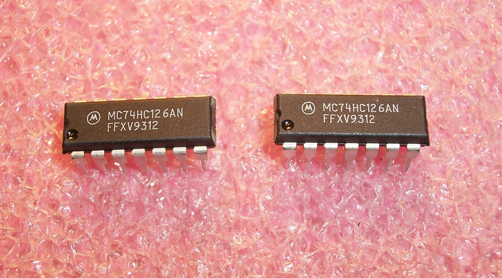 QTY (25) MC74HC126AN MOTOROLA 14 PIN DIP QUAD 3-STATE BUFFER NOS 1 TUBE ...