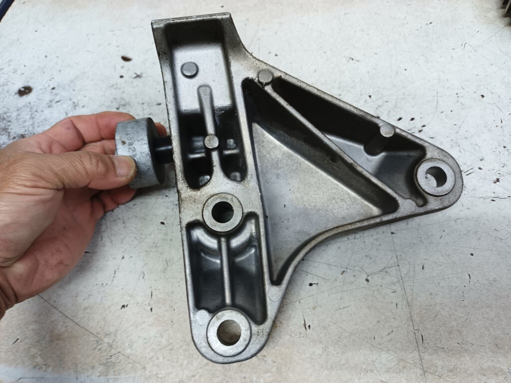 BMW E60 F10 F11 F06 F12 LEFT ENGINE MOUNT BRACKET 22116777605 | eBay