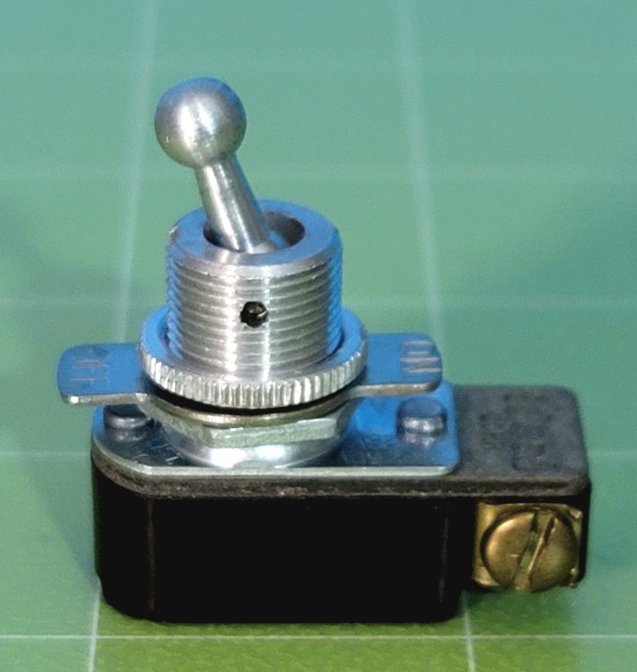 CB25: UND. LAB. INC. LIST. Toggle ON-OFF 3A 250V 6A 125V Vintage Switch ...
