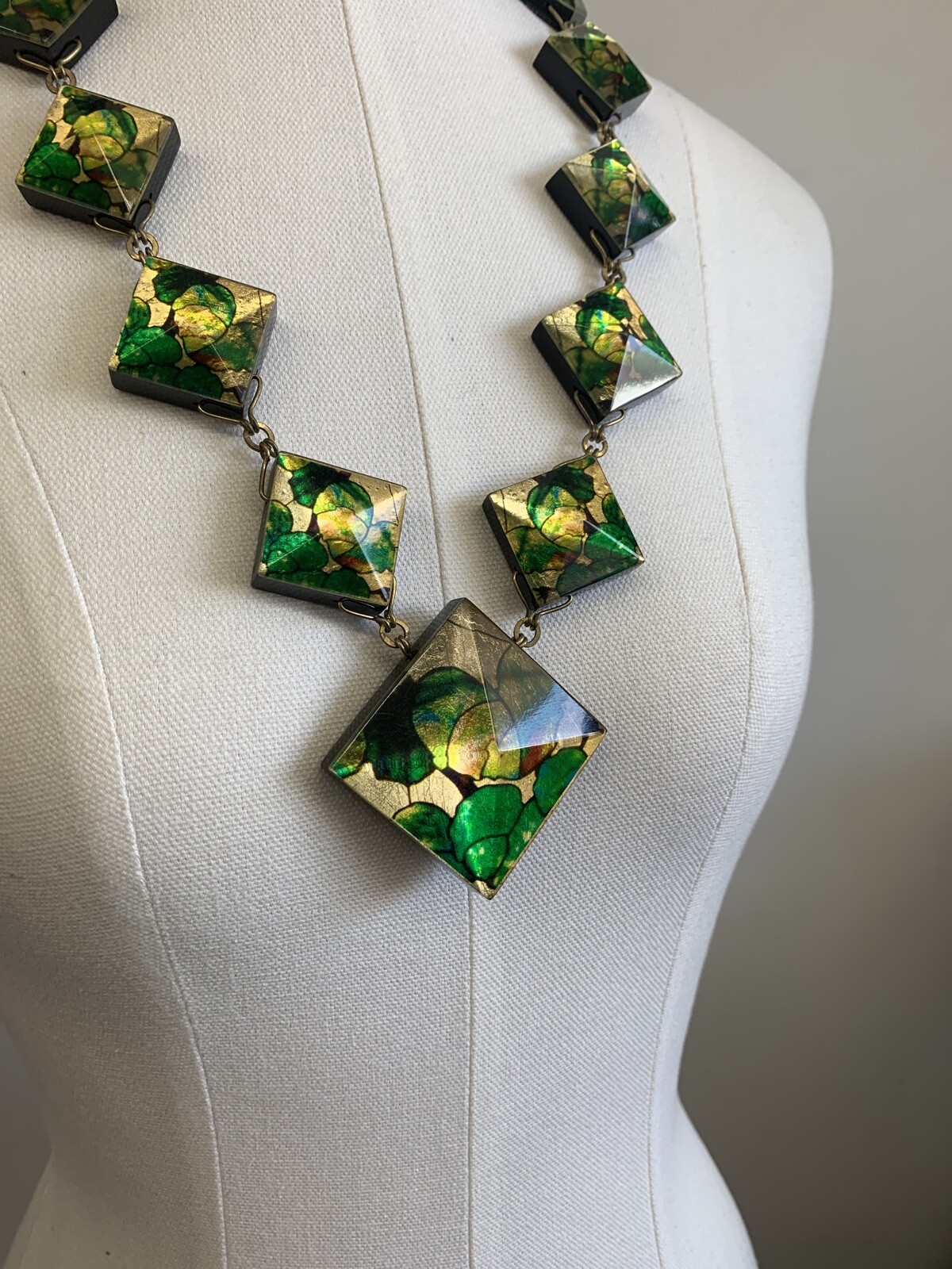 Vintage 1970s MMA PH JUMBO LUCITE FACETED STATEMENT N… - Gem