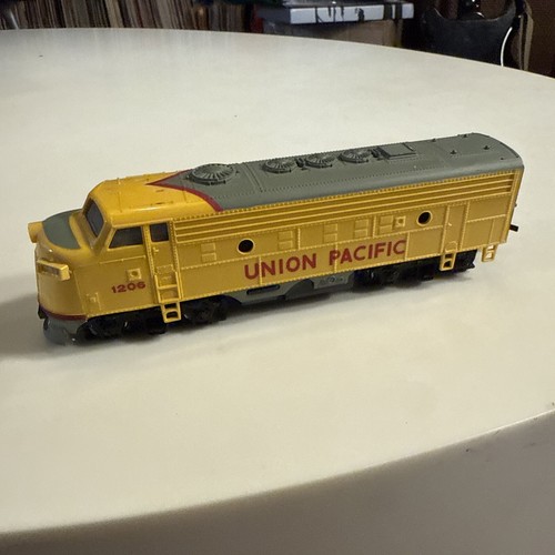Bachmann HO Scale Diesel Locomotive Union Pacific #1206 tested runs | eBay