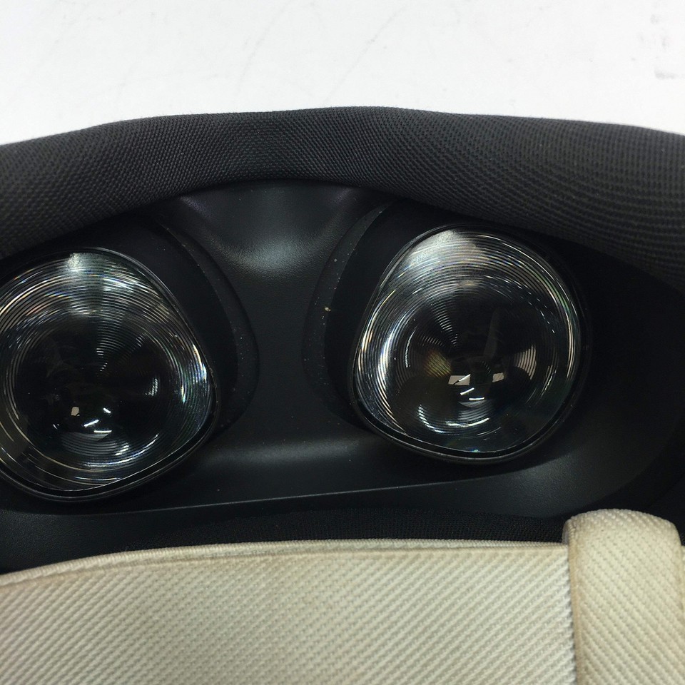 Meta Quest 3S 256GB Standalone All-in-One VR Headset P97 w Right ...