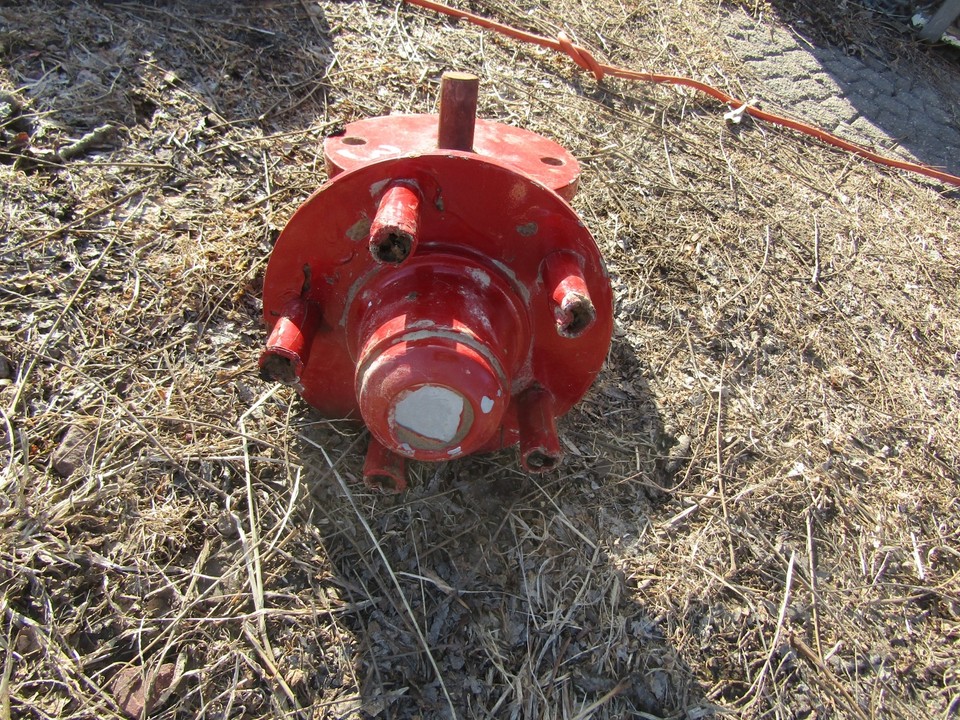 WHEEL RAKE AXLE HUB ASSEMBLY NEW HOLLAND?? HAY RAKE #2 | eBay