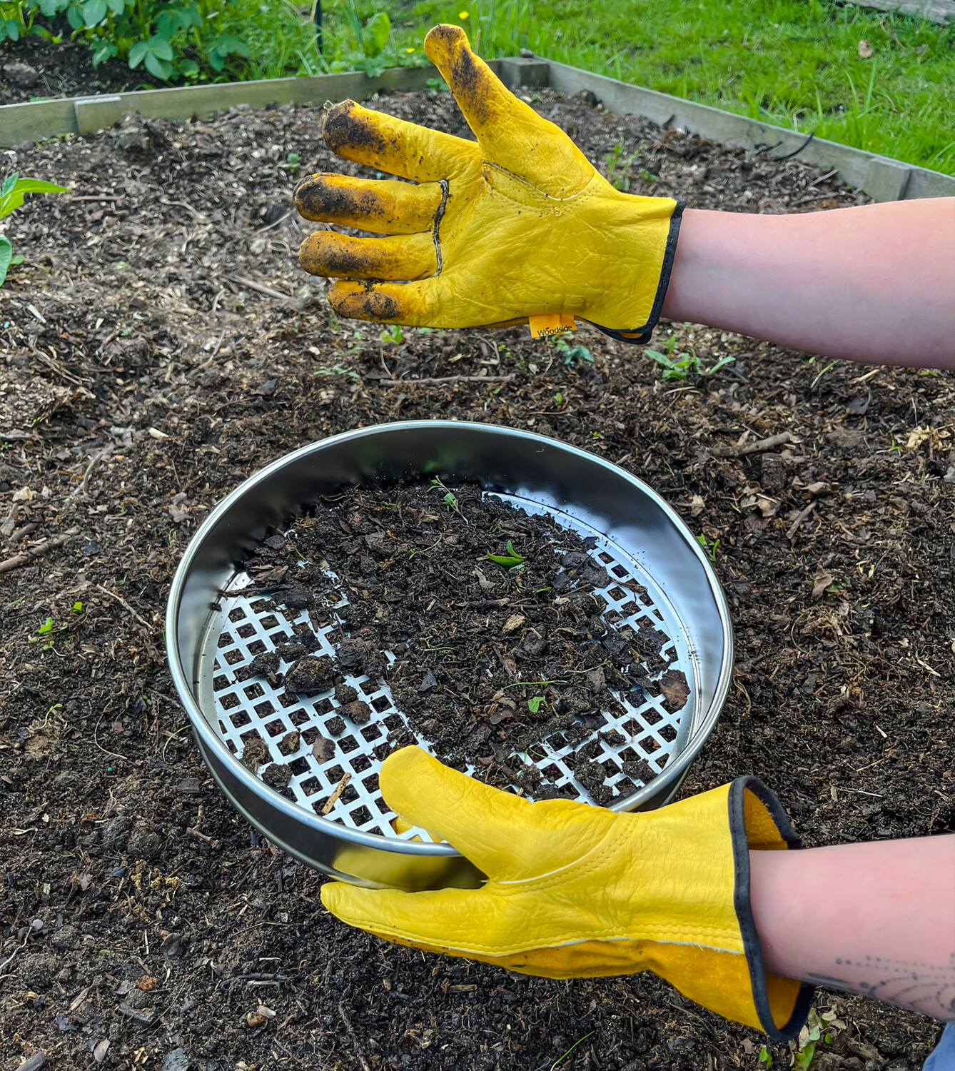 Woodside Heavy Duty Garden Riddle, 30cm Potting Sieve, Mesh Soil ...