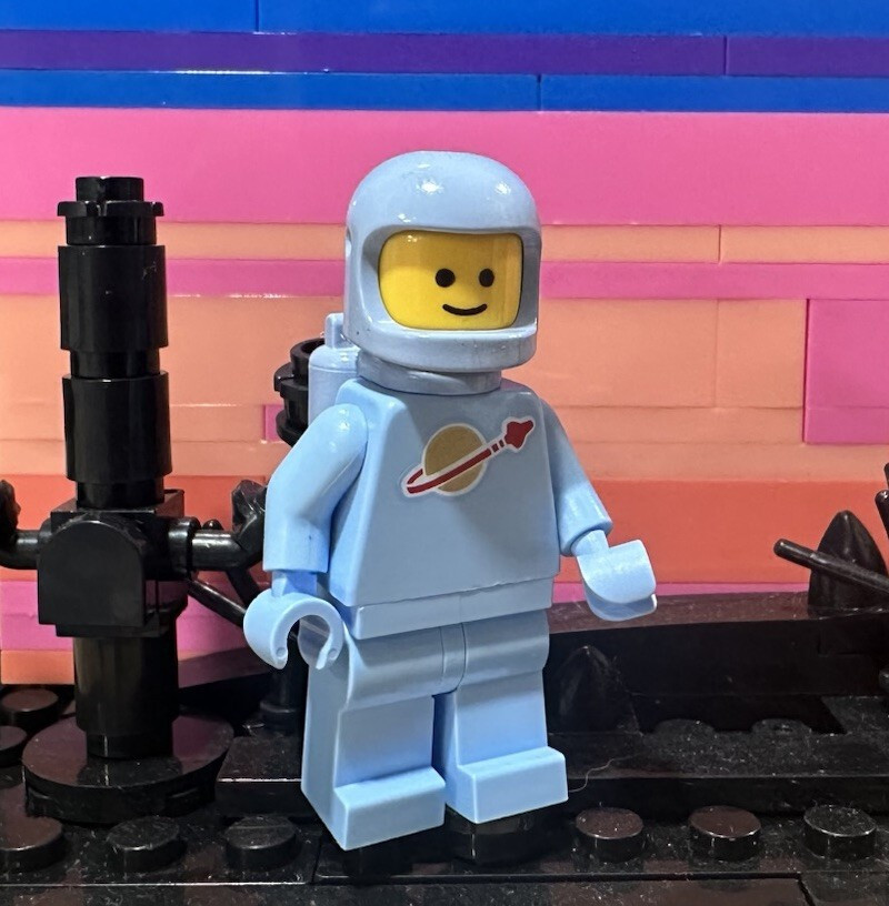 LEGO Classic Spaceman light Royal Blue W Custom Helmet & Air Tank V2 ...