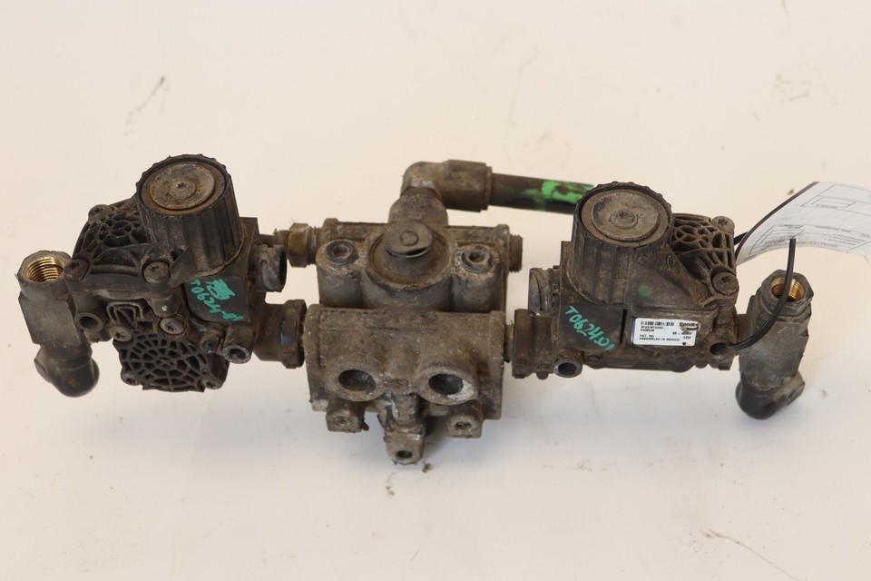 2019-2023 VOLVO VNL 760 D13 BENDIX AIR BRAKE RELAY VALVE ASSEMBLY OEM ...