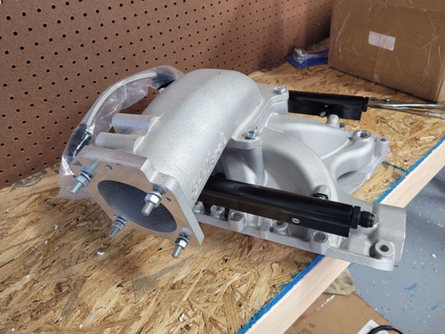 Ford 351w 5.8 EFI Intake Manifold, Fuel Rail, Edelbrock 3847 Ultra Low ...