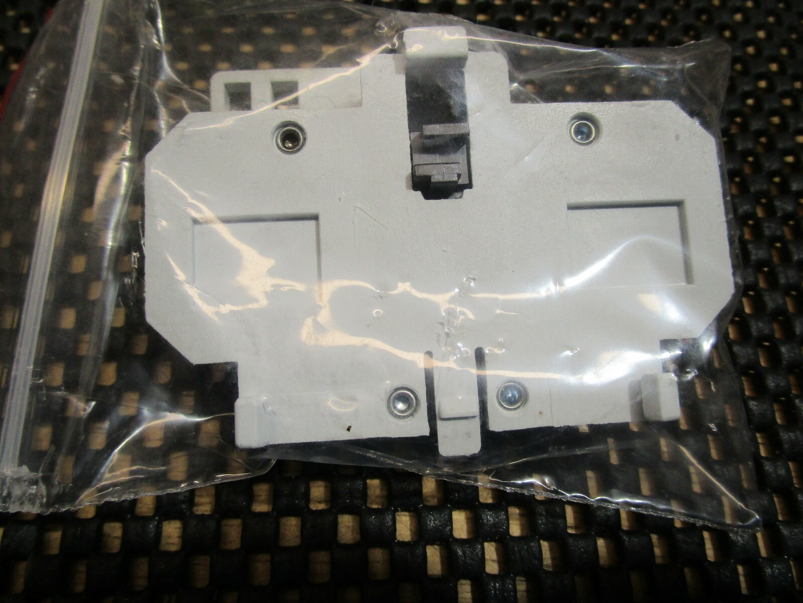 Eaton / Cutler-Hammer C320KGS1 Contactor Auxiliary Contact Pilot Rated ...