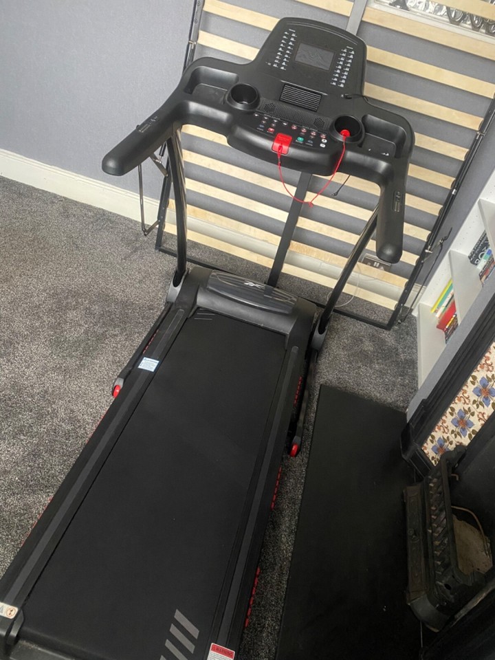 Reebok GT40z Treadmill with Incline, Foldable, Bluetooth, Walking or ...