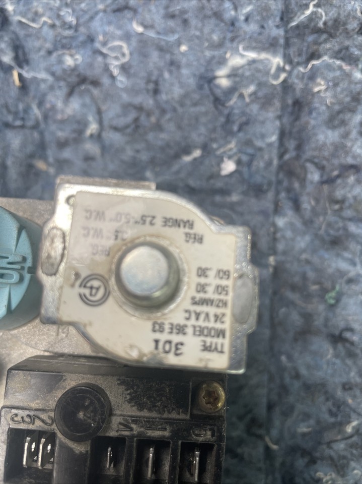 White Rodgers Gas Valve 36E93 301 Carrier EF32CW183 used #G366 | eBay