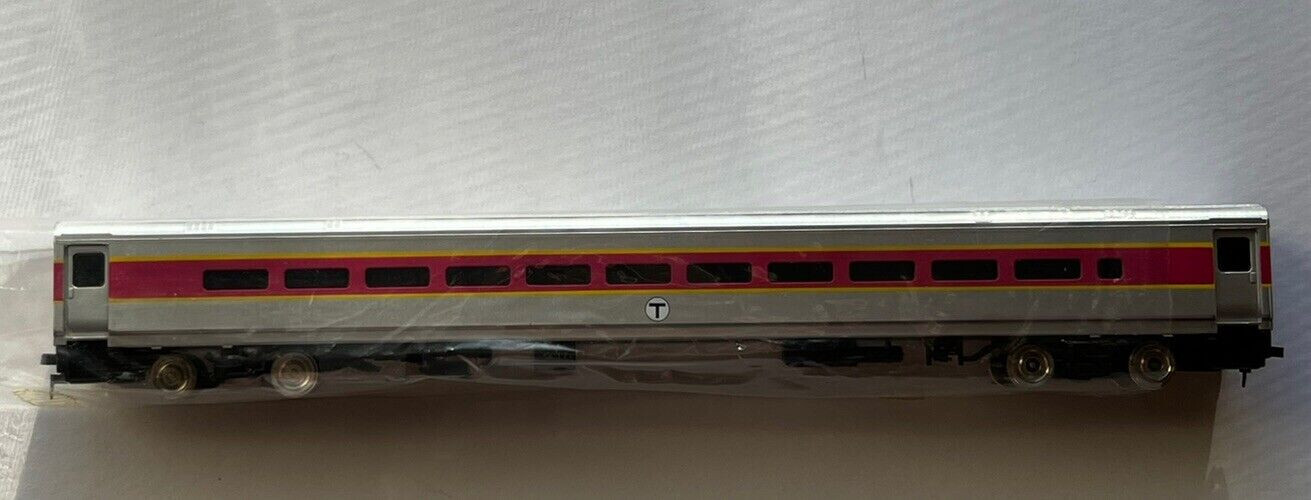 HO Scale Walthers 932-6073 MBTA 85' Horizon Fleet Commuter Coach ...