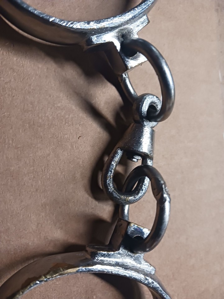 Handcuffs Antique Western Style police Shackles Props Iron Handcuff No ...