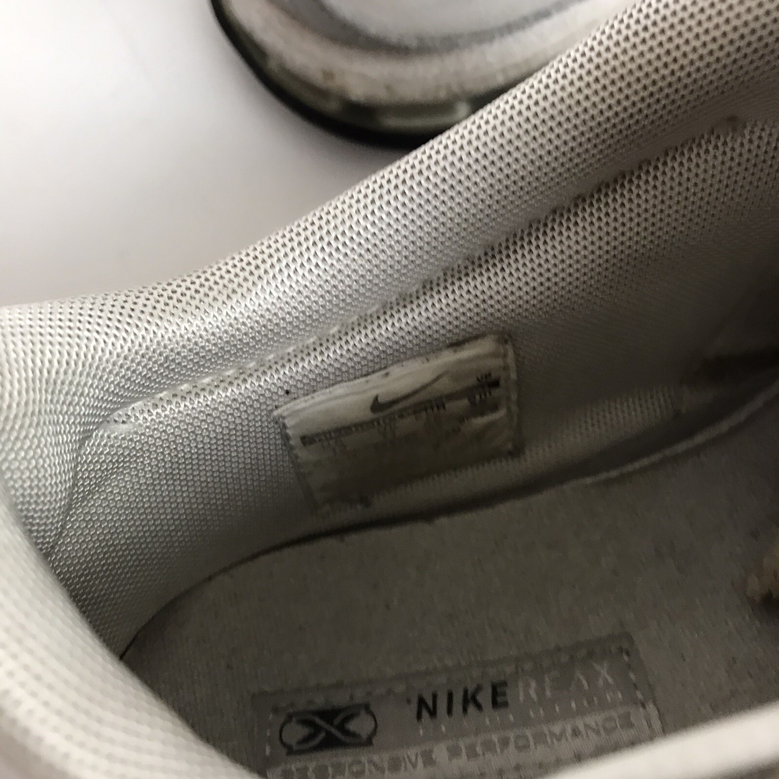 Nike Relax Revolution Responsive Performance White At… - Gem