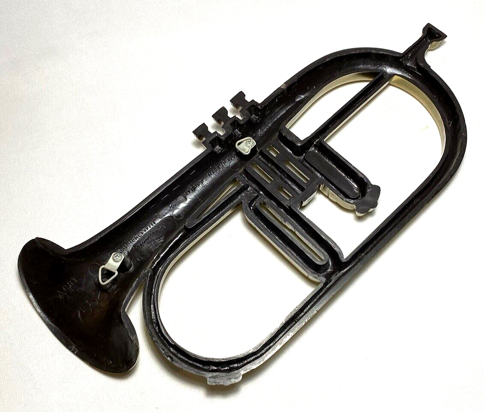 SYROCO ~ Vintage 17" Gold-Toned Hard Plastic "TRUMPET" Art Wall Plaque ...