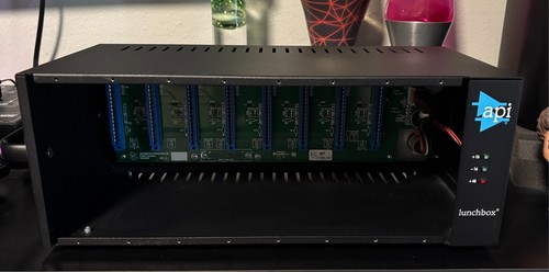 API 500- 8-Channel 500 Series Module Lunchbox Rack with Channel-Linking ...