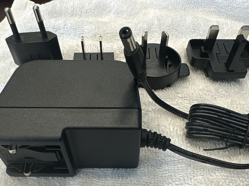 BELKIN SWITCHING ADAPTER 2.1mm x 5.5mm DSA-30PFL-12 FCA 12250 12V 2.5A ...