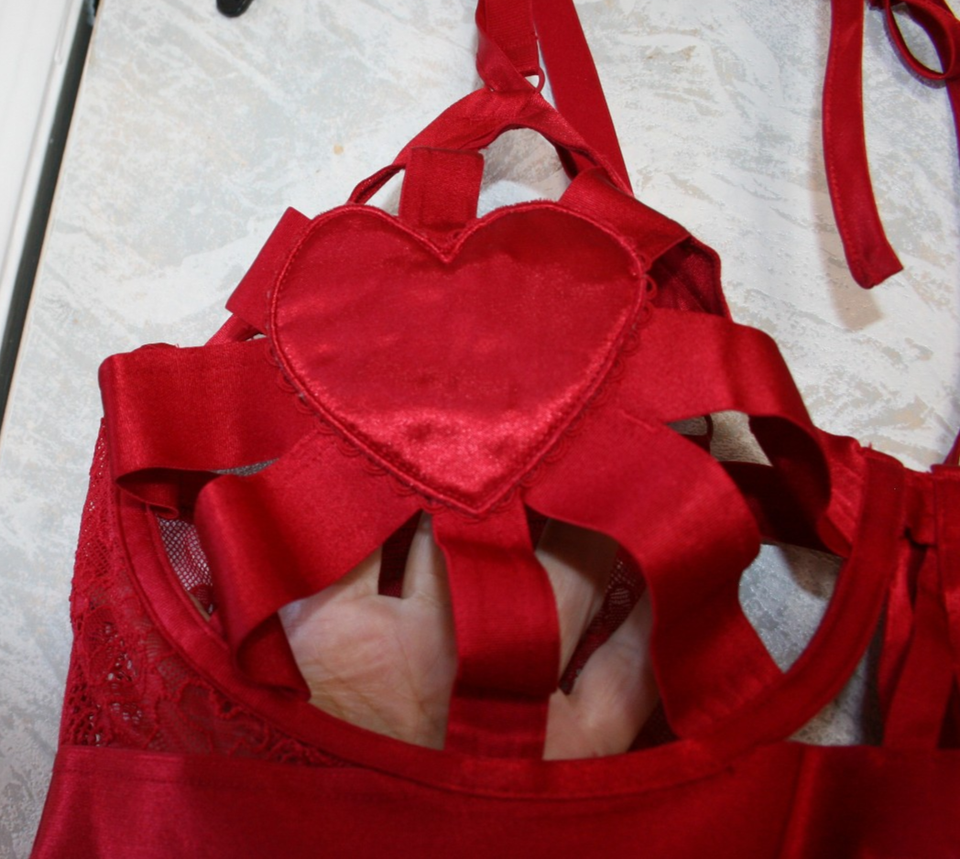 TORRID curve red strappy lace satin heart applique bra bralette.Size 3 ...