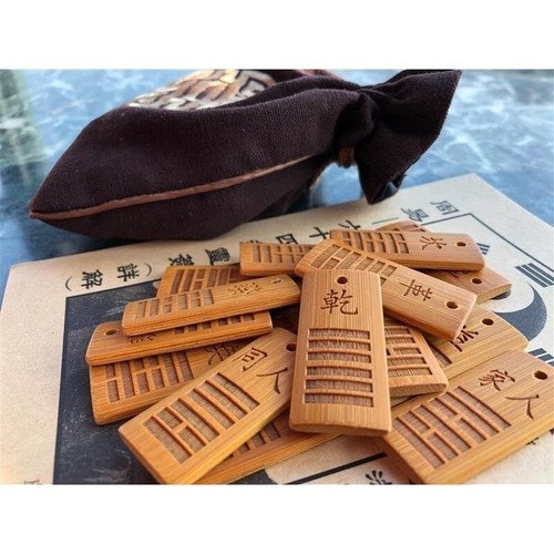 Chinese I-Ching Divination Set Wood Dice Cup Teaching Aids Book 64 Hexagrams Kit | eBay