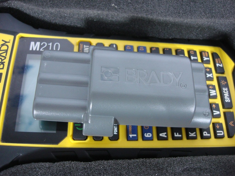 Brady M210 Portable Label Printer Handheld Label Maker w/ Carrying Case ...