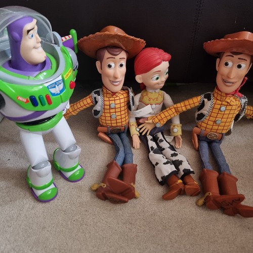 Toy Story Signature Collection Talking Pull String Woody + Buzz Jessie ...