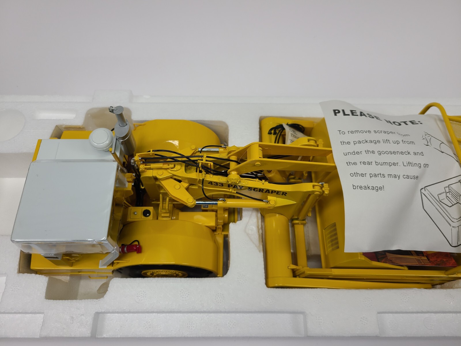 First Gear 1/25 Scale IH 433 Dual Engine Pay Scraper - Damaged Stacks ...