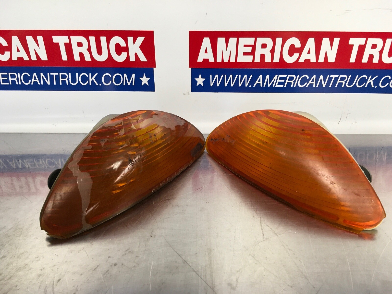 International Front Hood Mounted Parking Light Pair P/N 3561965C1 ...