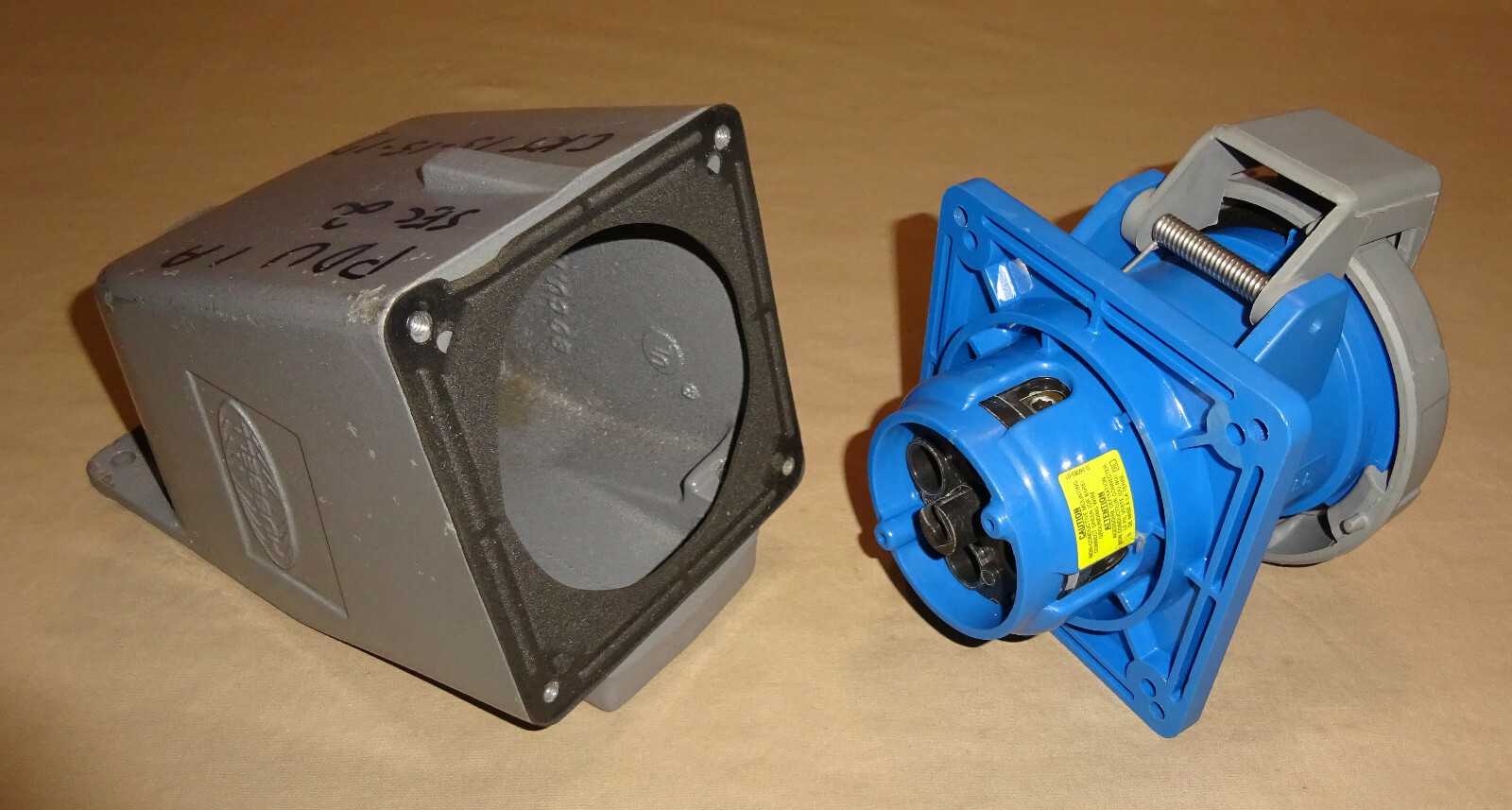 Hubbell 460R9W Receptacle with Backbox 60A 3P4W Pin&Sleeve USED | eBay