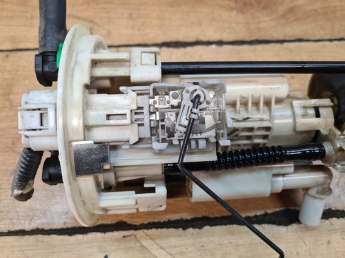 2006 LEXUS IS220D 2.2 D DIESEL 2AD-FHV IN TANK FUEL PUMP SENDER 77020 ...