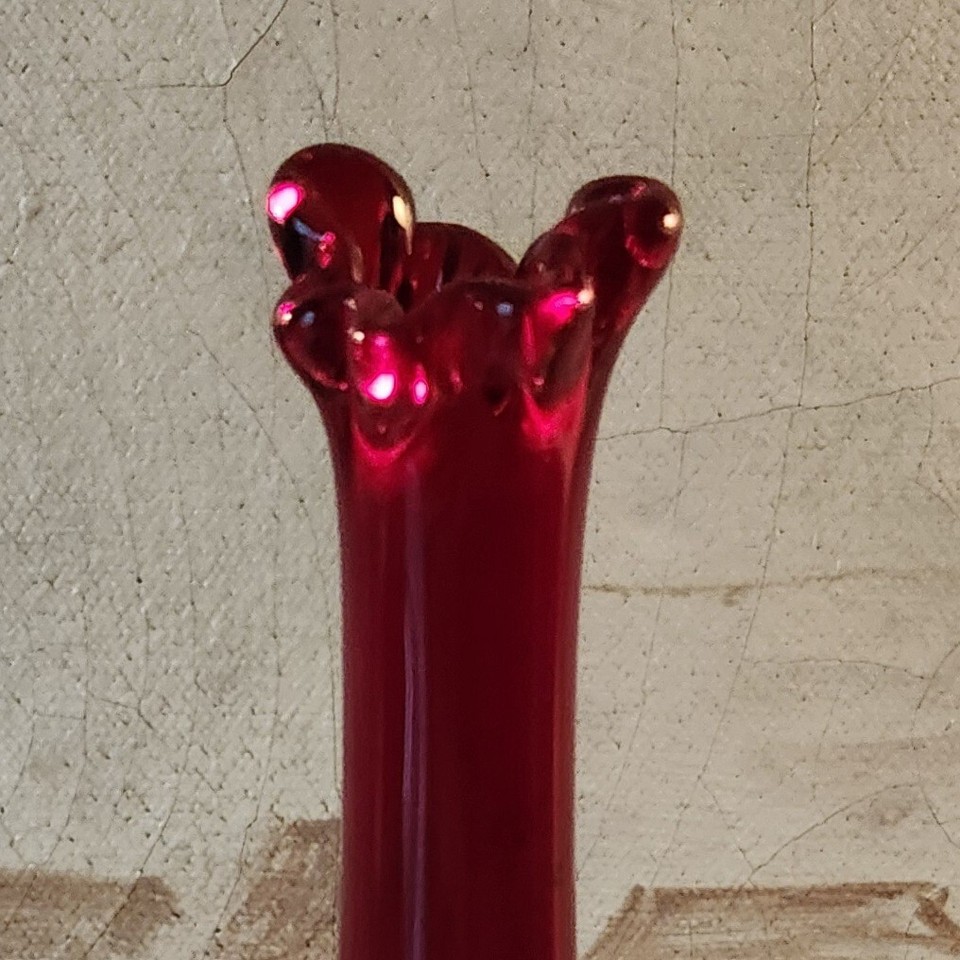 Beautiful Red Amberina Ruffle Glass 9 Inch Fenton Vase Glows Stunning ...
