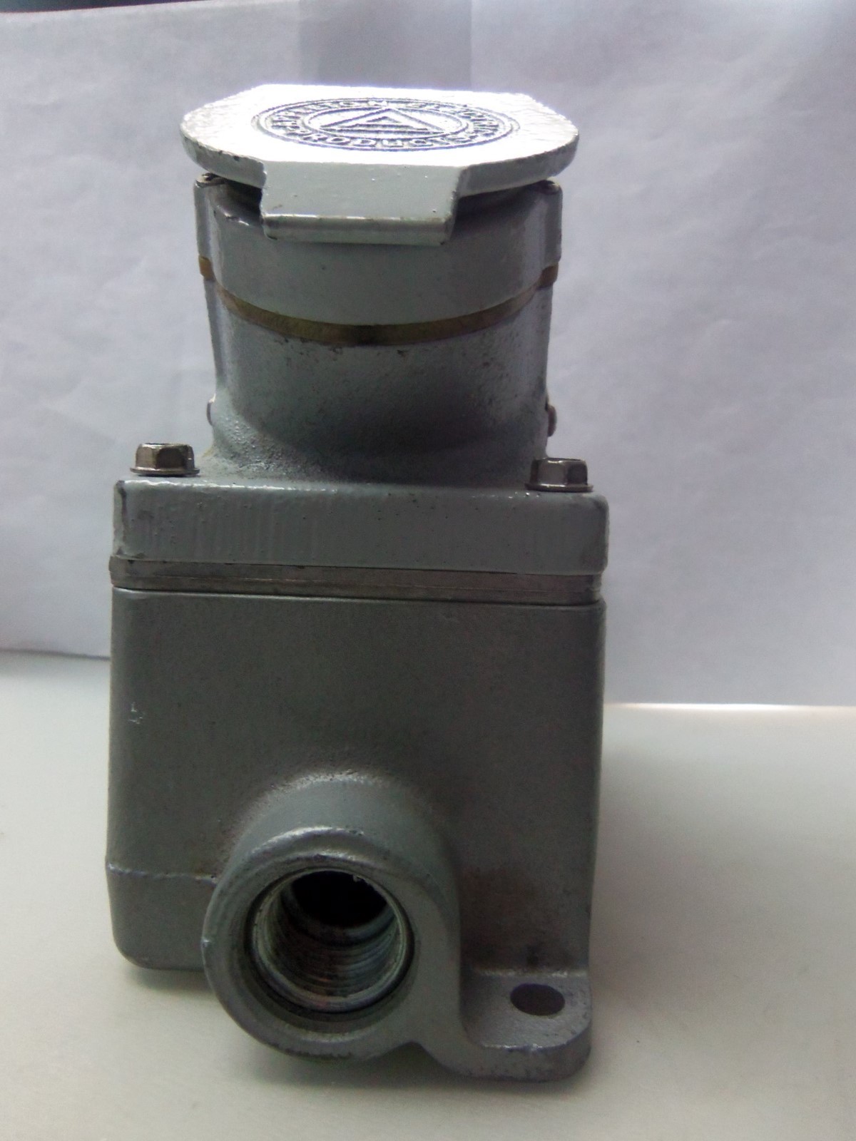 Nice Appleton EFSCB175-2023M Explosion Proof Receptacle U-Ground 20A 2W ...